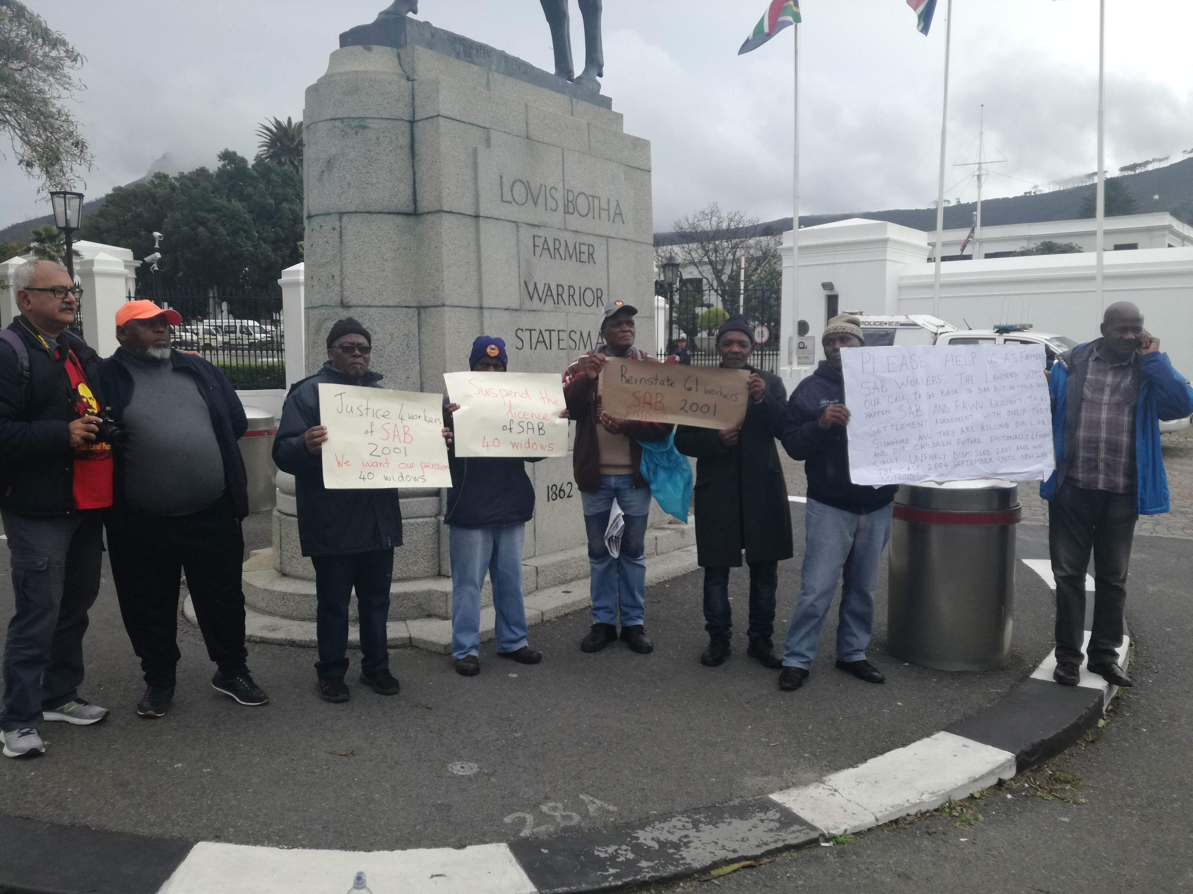 Ex-SAB workers demand unpaid benefits – Elitsha