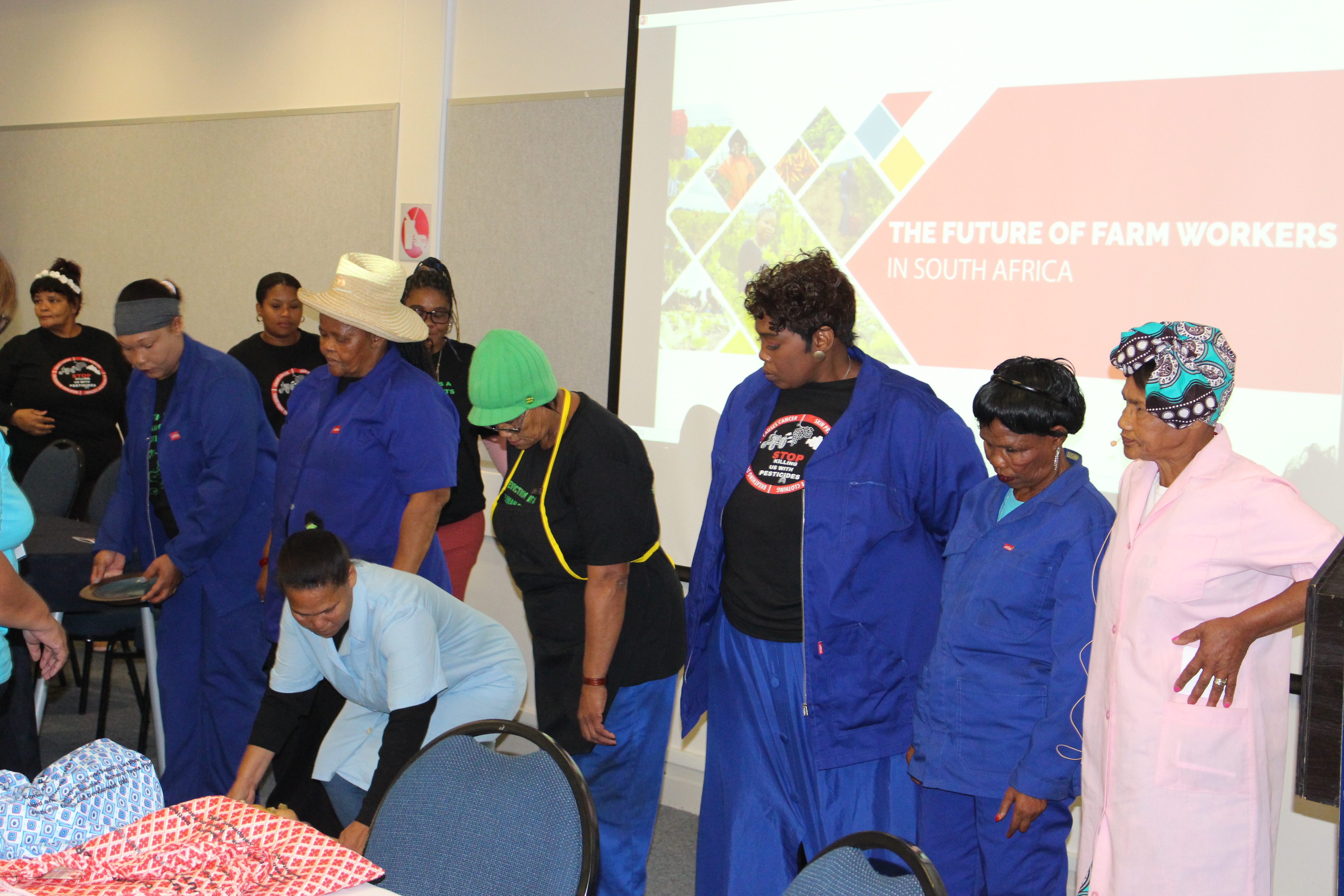 Farmworkers tell of poor working and living conditions – Elitsha