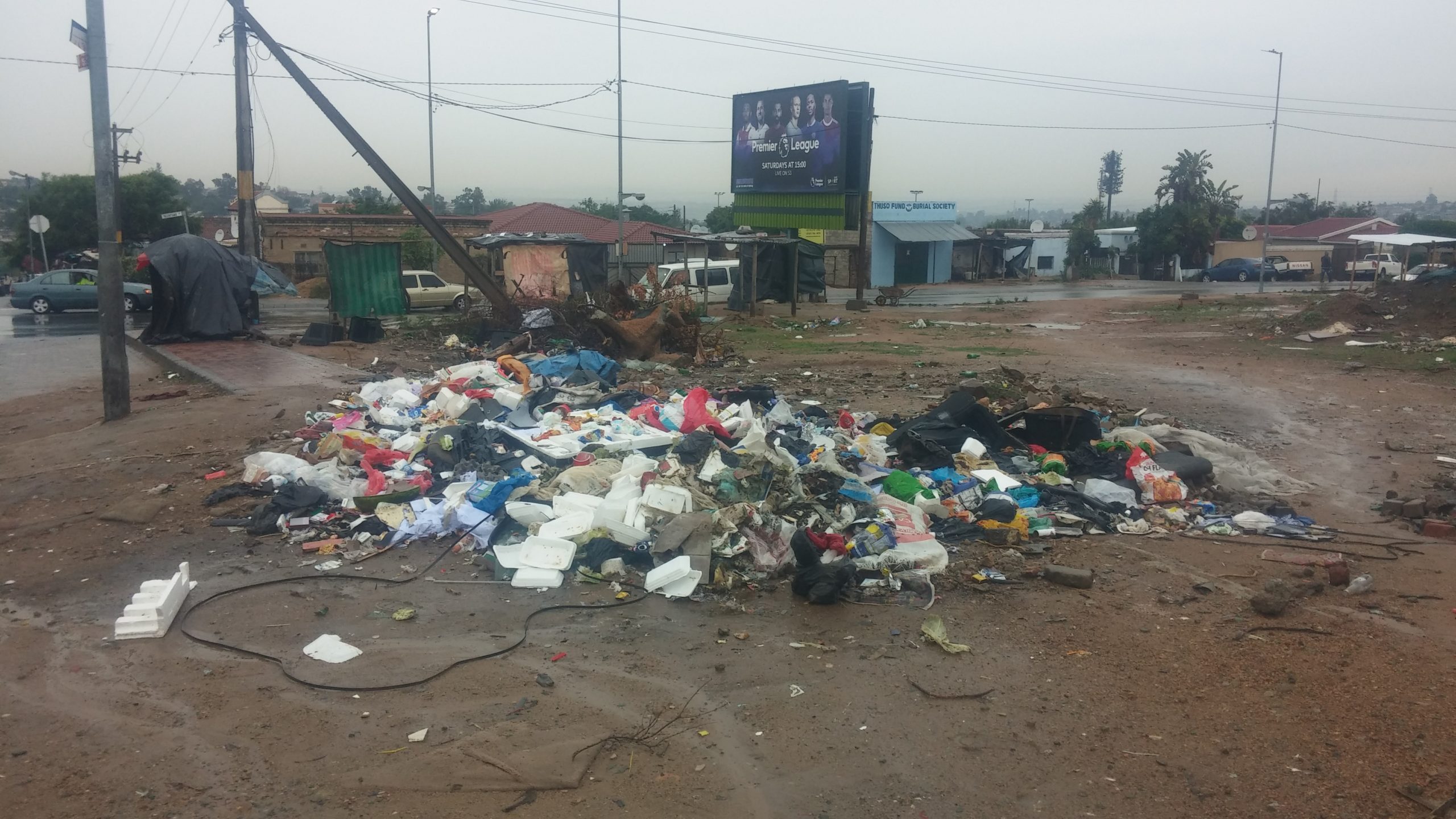 Diepsloot streets engulfed in rubbish for three weeks – Elitsha