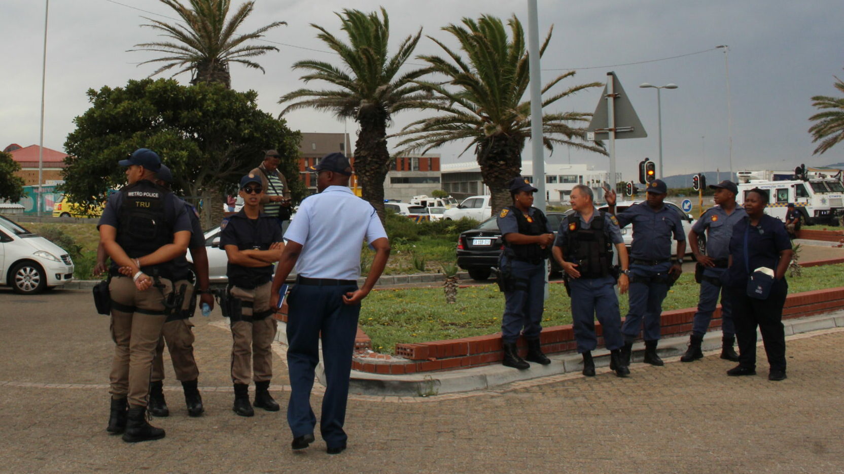 Striking workers clash with police outside hospital – Elitsha